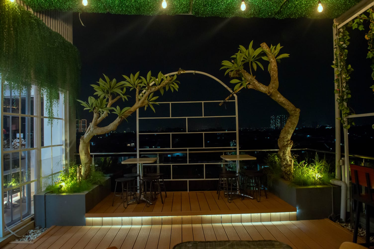 IN CIMA COFFEE SHOP, HIDDEN GEM CAFE DENGAN VIEW ROOFTOP DI RAWAMANGUN ...